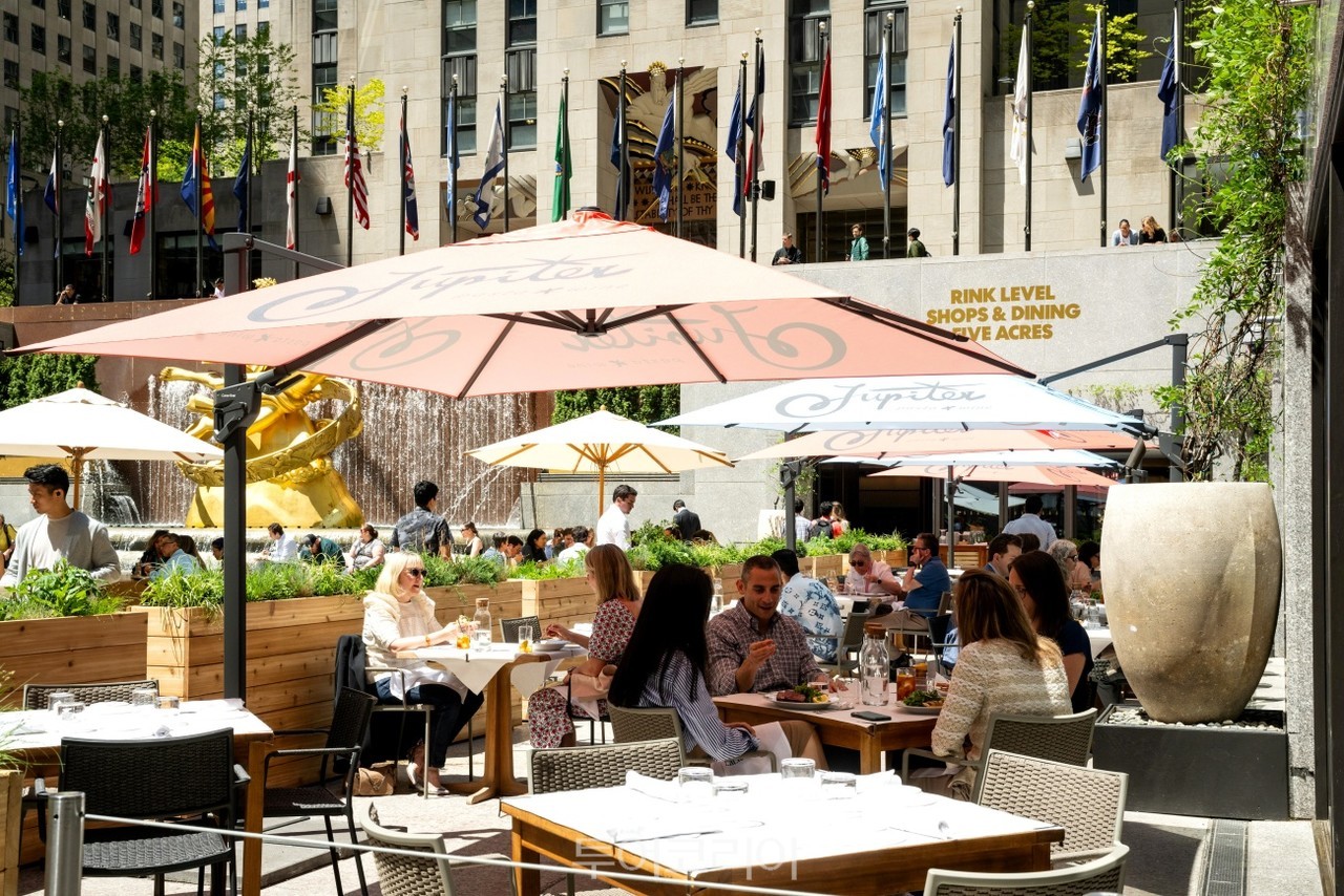 여기에선 꼭 맛봐야 해..뉴요커 줄서는 '록펠러 센터' 대표 맛집 7